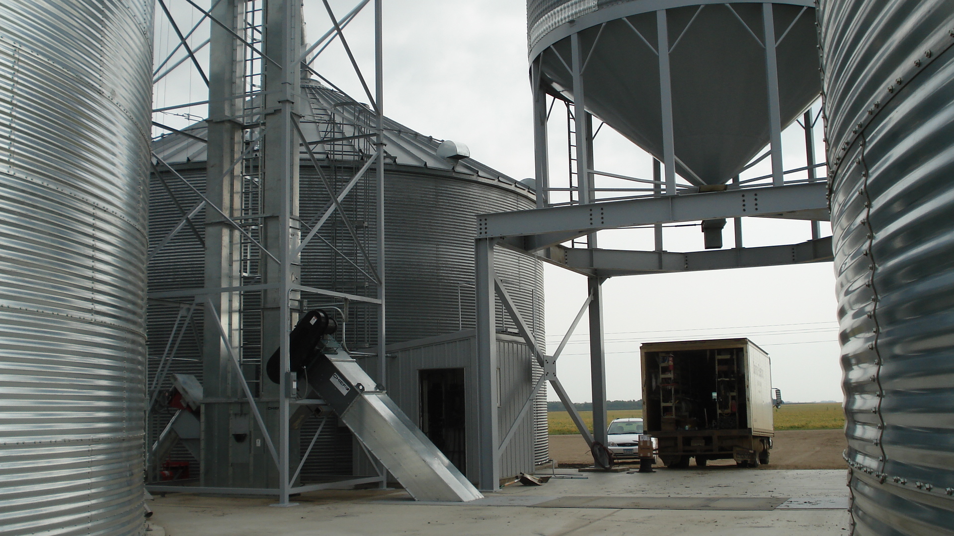 Install High Capacity Grain Drag Conveyor Receiving Stations